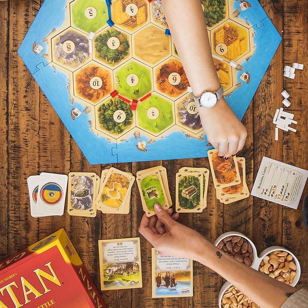 Catan angleška izdaja - klasična družabna igra z lesenimi figurami - z ...